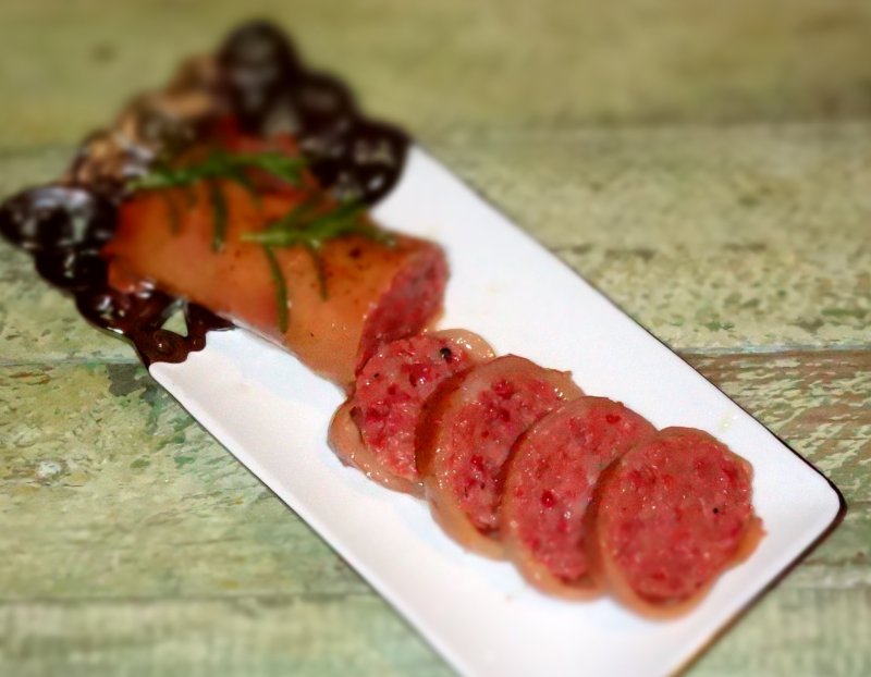 Picior de porc umplut cu jambon si carne tocata | Mancaruri cu carne ...