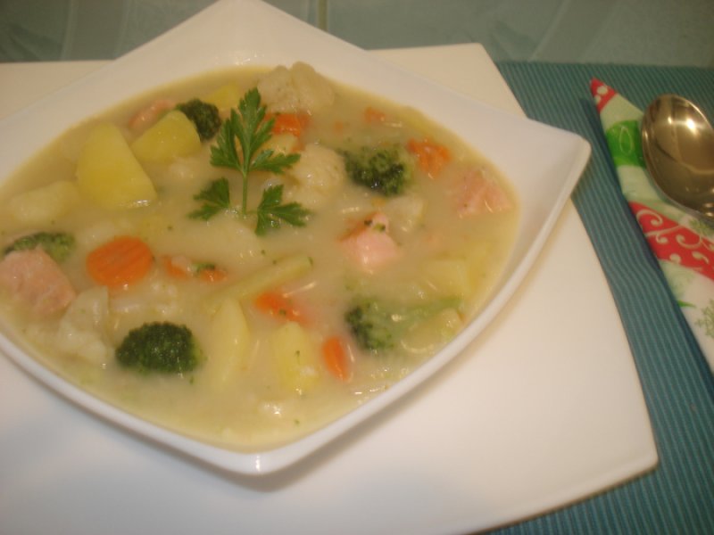 Supa finlandeza cu somon | Supe de legume | Culinar.RO