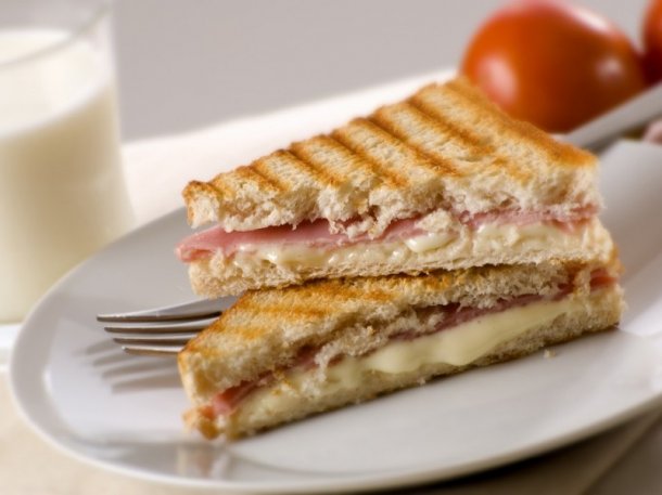 Toast cu sunca | Sandviciuri | Culinar.RO