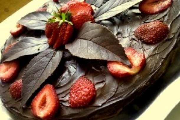 Tort de ciocolata si capsuni | Torturi | Culinar.RO