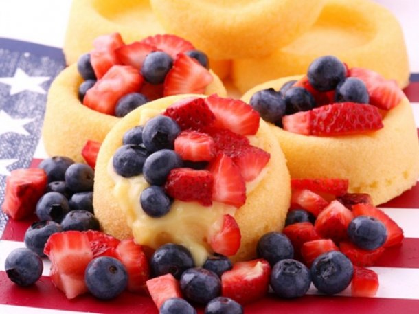 Pandispan simplu cu vanilie si fructe de padure | Prajituri | Culinar.RO