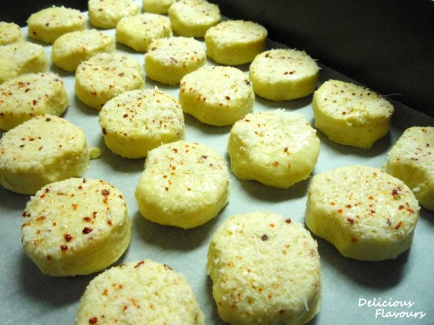 Pogacele cu cascaval si fulgi de migdale/chilli | Preparate sarate ...