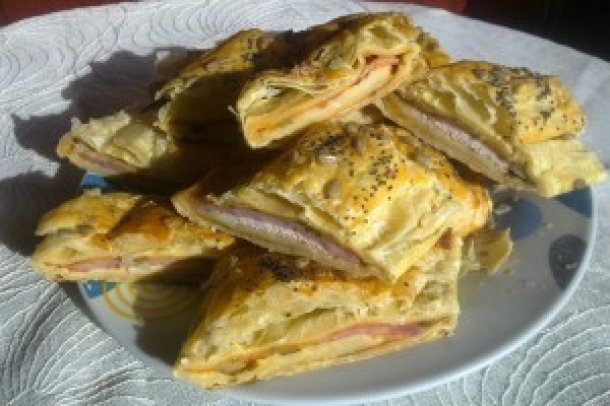 Mini pateuri cu sunca si cascaval | Aperitive cu carne | Culinar.RO