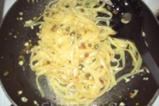 Paste cu usturoi, ansoa si capere | Paste si pizza | Culinar.RO