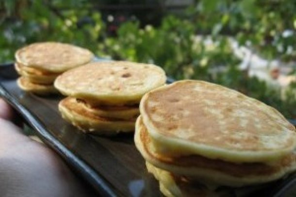 Mini-clatite cu mere si perle de branza | Clatite | Culinar.RO