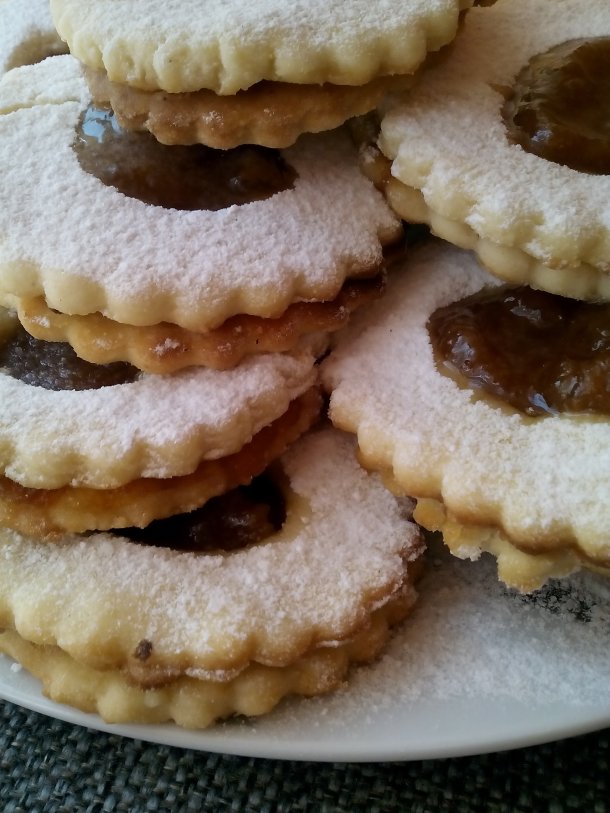 Fursecuri linzer | Piscoturi, biscuiti, pesmeti, fursecuri | Culinar.RO