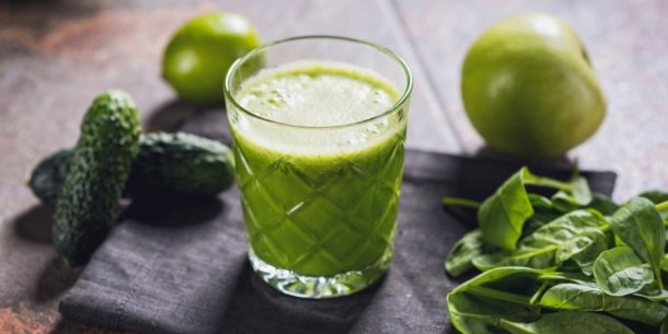 Suc nutritiv din castraveti si mar verde | Sucuri fructe si legume ...