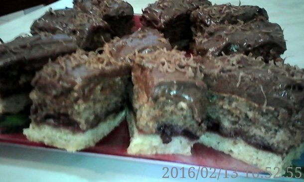 Prajitura cu foaie de nuca, visine si crema de cafea | Prajituri ...