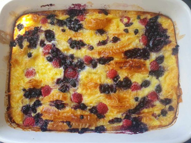 Placinta cu lapte si fructe de padure - Reteta simpla si delicioasa ...